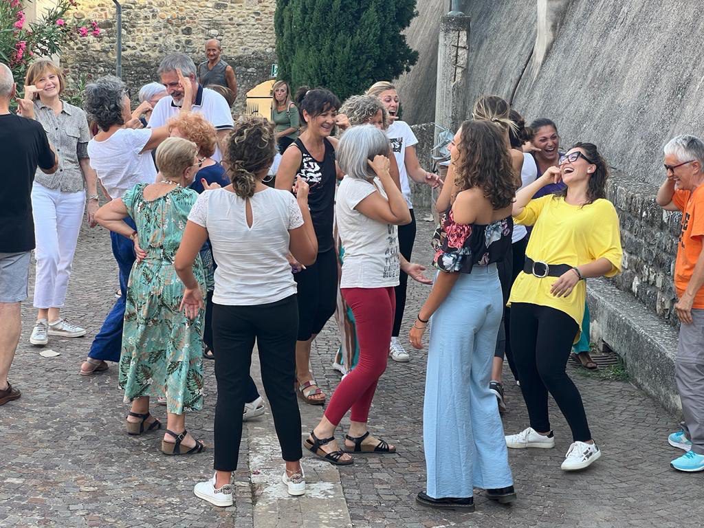 Ri-dono sorrisi: il Club della Risata! – sorgentidiluce.it